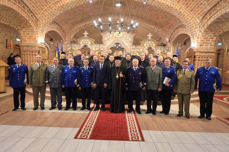 ÎNTRUNIRE ANUALĂ – Preoții militari din Ministerul de Interne s-au ...