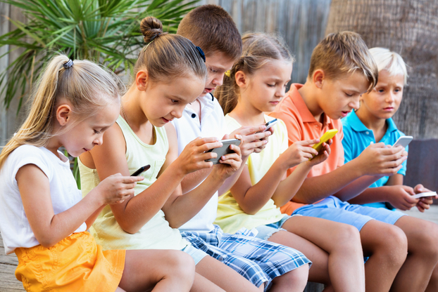 E lipit de telefon copilul tău? Iată Top 5 activități interactive ...