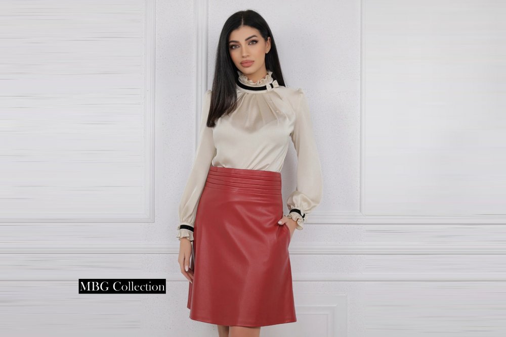 Te pregătești de sărbători și ai nevoie de haine noi? Vezi și fustă ...